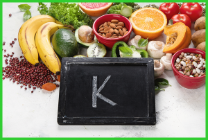 Vitamina K: o que é, para que serve, benefícios e deficiência - Dicas ...